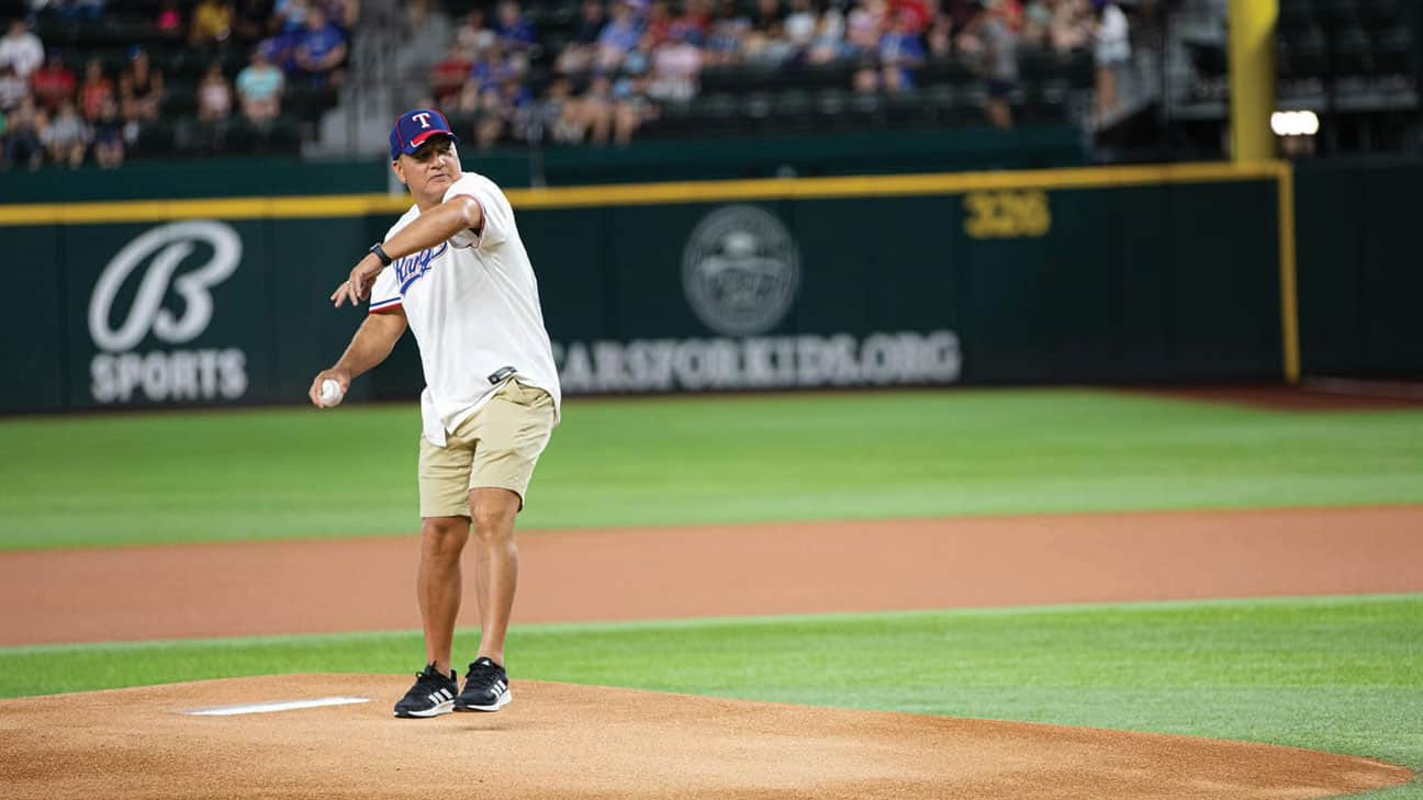 Chief Batton throws the first pitch - Biskinik