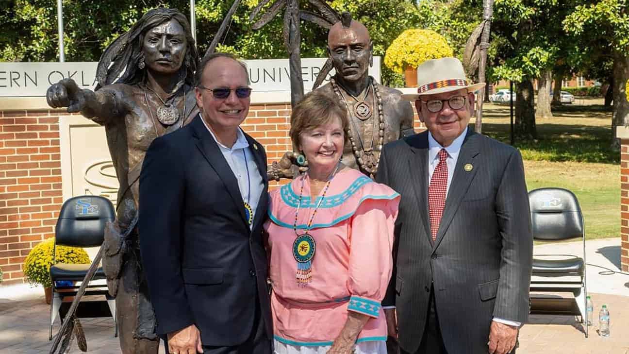 Renowned Choctaw artist unveils new sculpture and is inducted into Hall ...